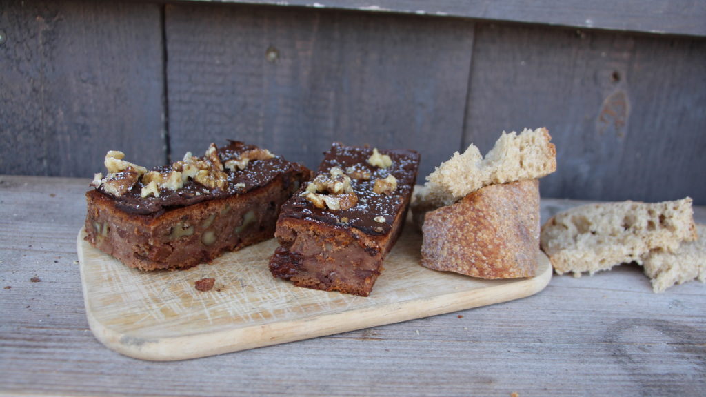 Kuchen aus altem Brot - Brotkuchen - FarmTicker