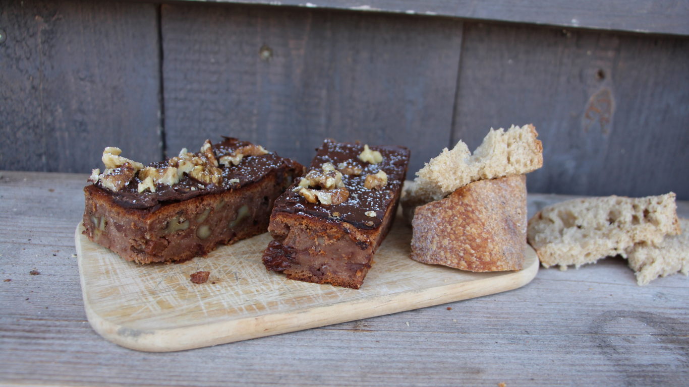 Kuchen aus altem Brot - Brotkuchen - FarmTicker